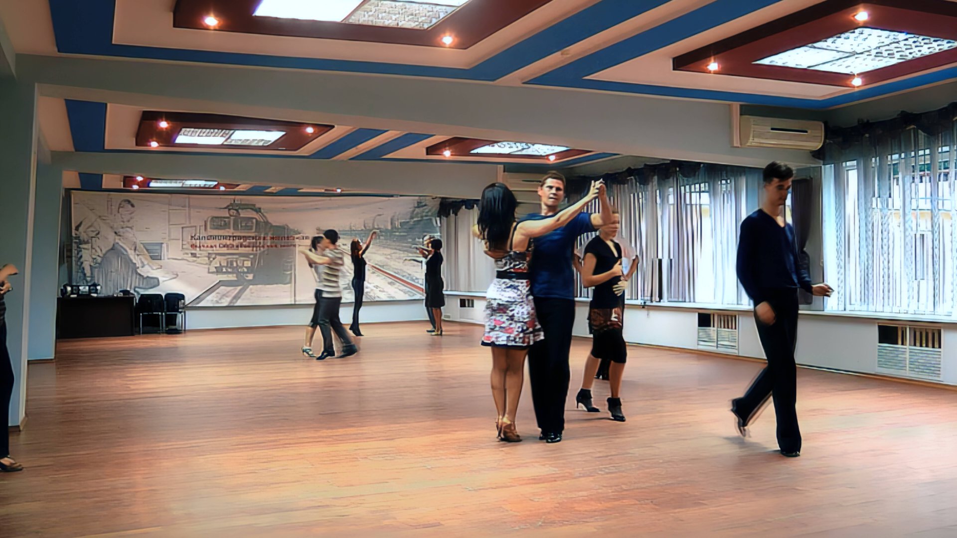 Практика в школе танцев "Танго" - медленный вальс (Калининград, 2011 год)