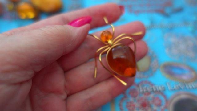 Янтарь обзор броши Паук