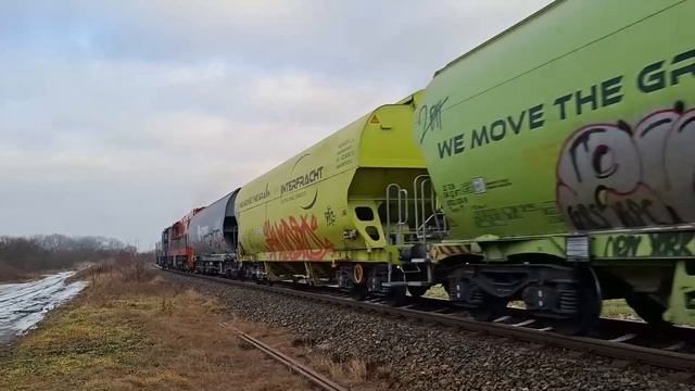 Высокая скорость, Чмухи с хопперами, Тепловозы ЧМЭ3 едут с вагонами хопперами