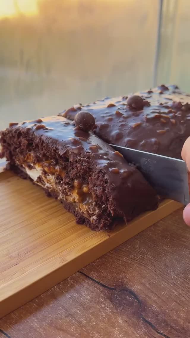 БИСКВИТНЫЙ РУЛЕТ СНИКЕРС