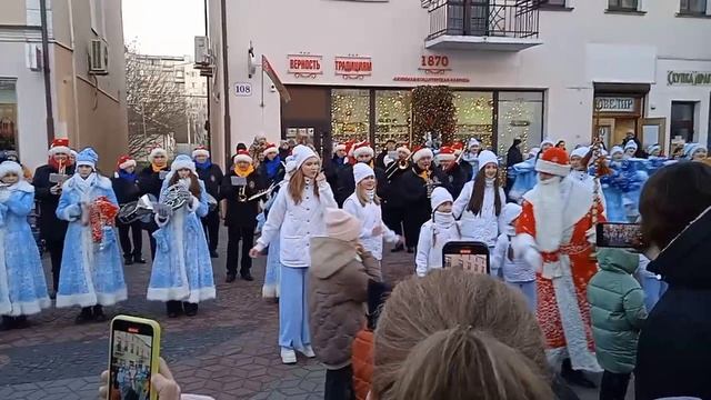 2024-12-25-200759658 Дедушка Мороз и его оркестр