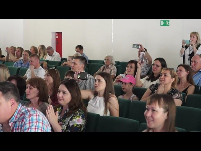 Последний звонок у 9-х классов ОЦ "НЬЮТОН"