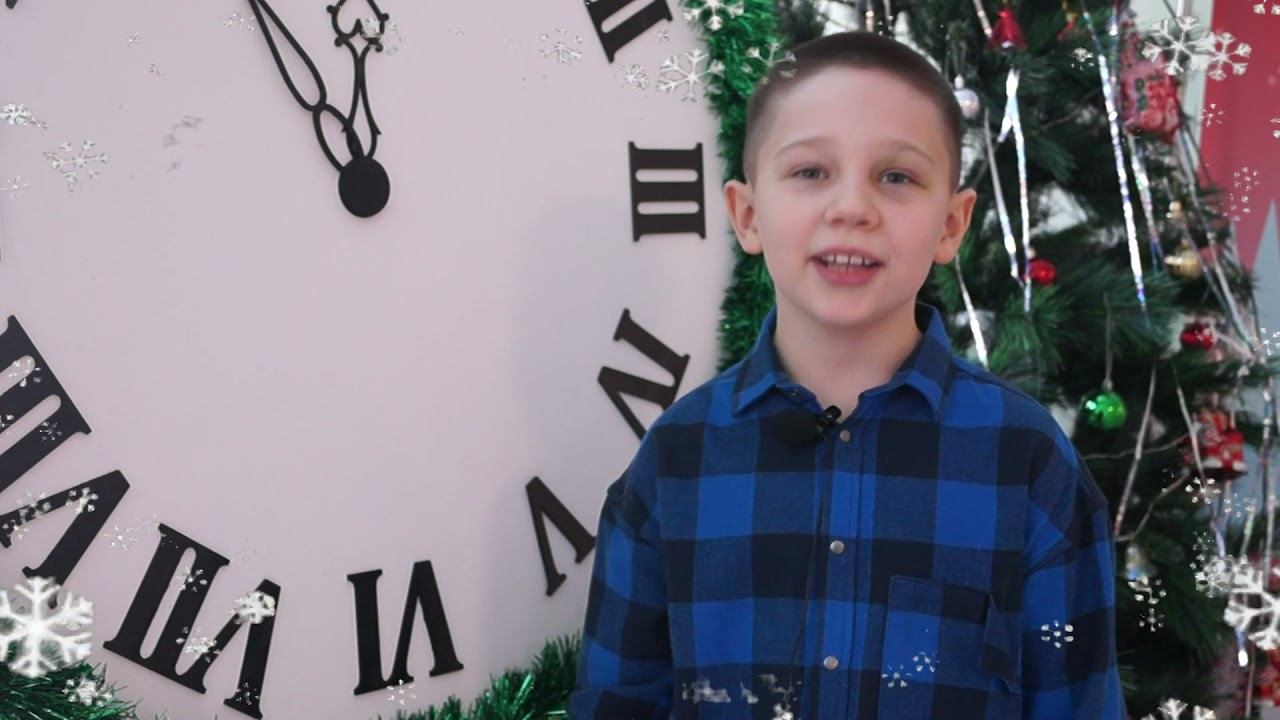 Новогодние стихи. "Зимушка зима". Читает Слюта Иван