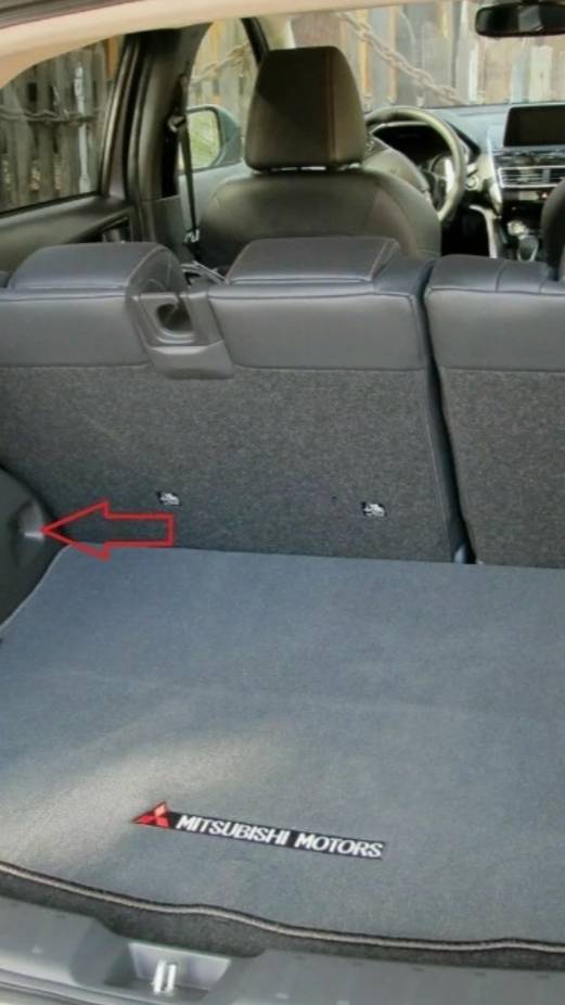 Как снять обшивку  багажника Mitsubishi Eclipse Cross 1.5 CVT, 2022 г.в.