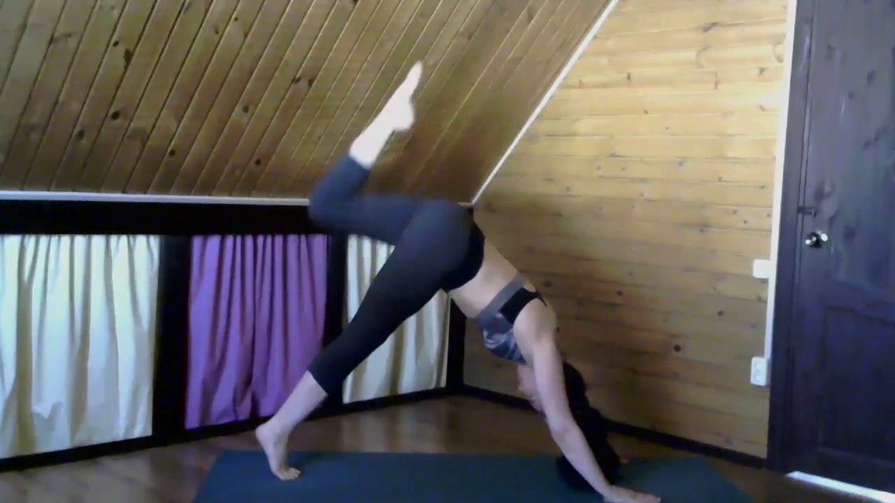 Хануманасана - продольный шпагат