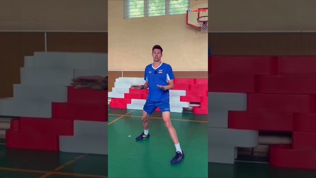 Защитные действия в волейболе: выход под мяч