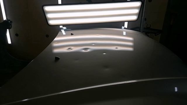 Удаление града на крашеном капоте