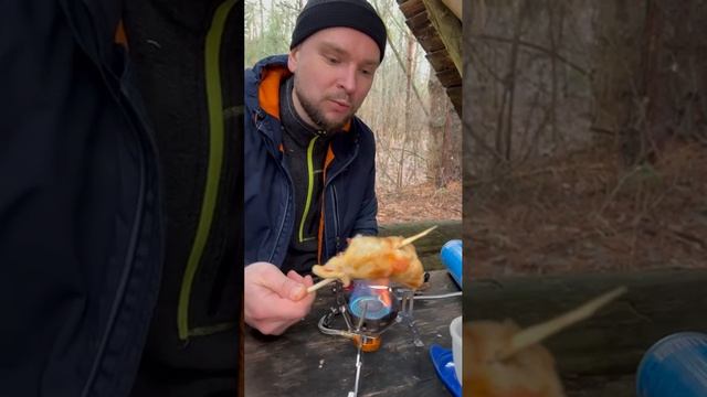 Пица в лесу на газовой горелке