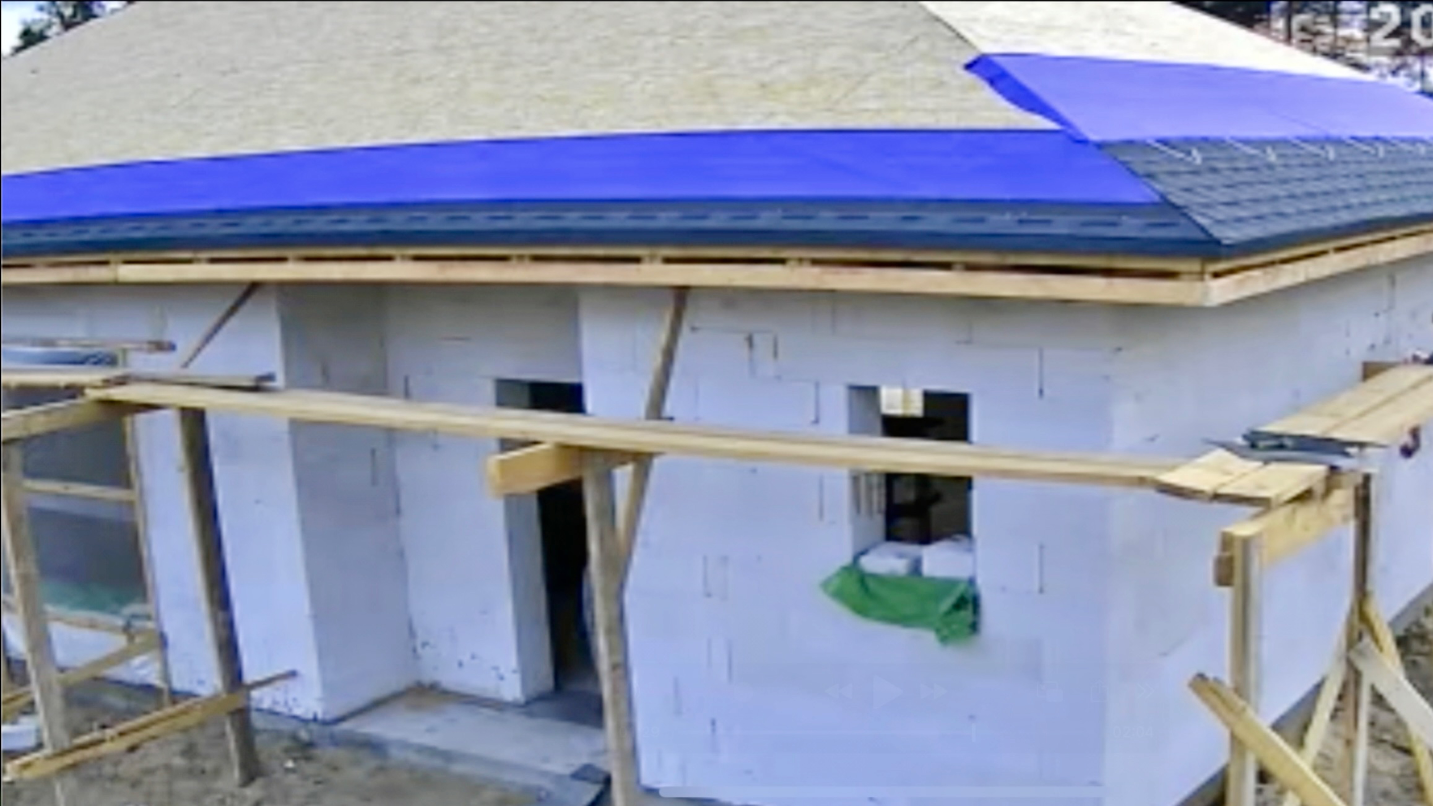 ВАЛЬМОВАЯ КРЫША