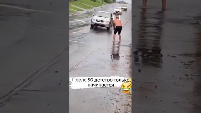 Просто, они живут во Владивостоке, и у них с апреля нет горячей воды.