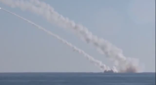 Запуск ракет Калибр с подводной лодки Ростов на Дону по фашистам апрель 2022