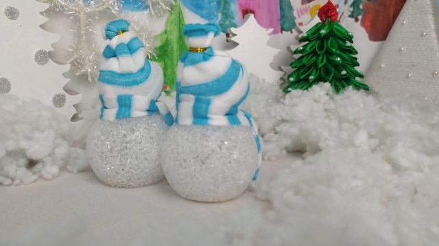 Мультфильм "Веселые приключения Снеговиков"