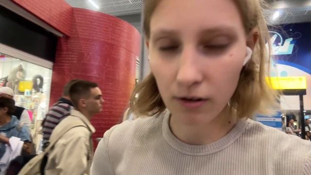 Конфликт в аэропорту✈️ Пику ПОКУСАЛИ Встречи  Испортила костюмДом, милый дом