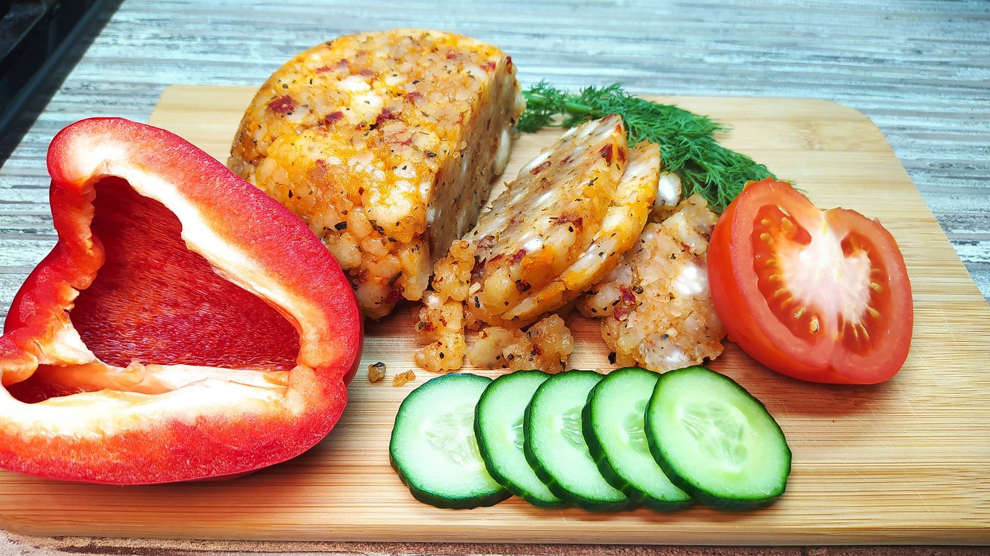 Домашний сыр с сушеными томатами, базиликом и чесноком, рецепт сыра