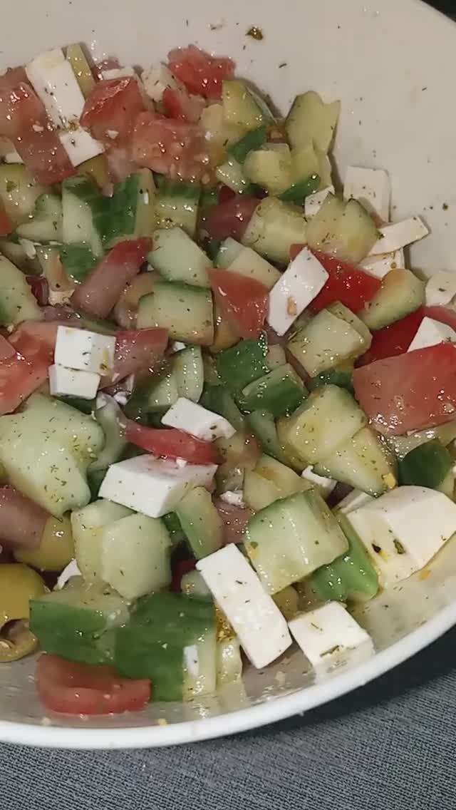 Любимый греческий салат 🥗. Лёгкий, вкусный, полезный.
