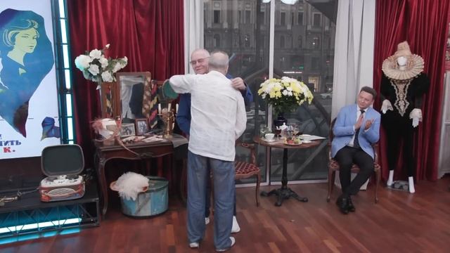 Театральная гостиная. Александр Журбин. Ведущий программы Александр Олешко