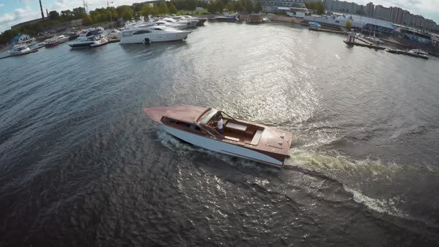 Катер Премьера