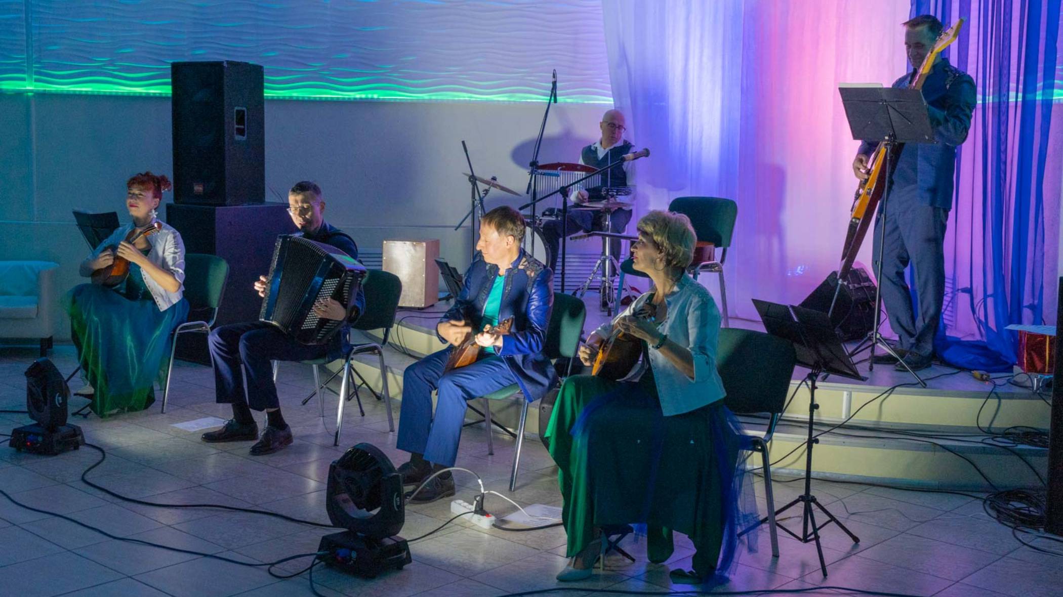 Музыкальная пауза с группой "Изумруды"