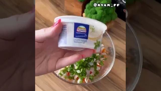 Салат с кальмарами