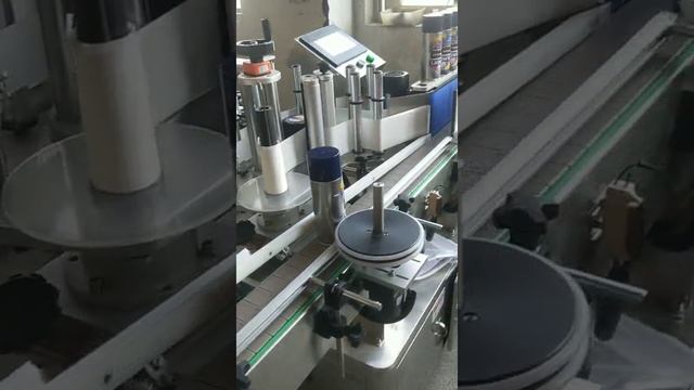 Наклейка двух этикеток на флакон