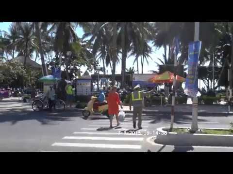 Переводчики через дорогу_ Нячанг_апрель 2015