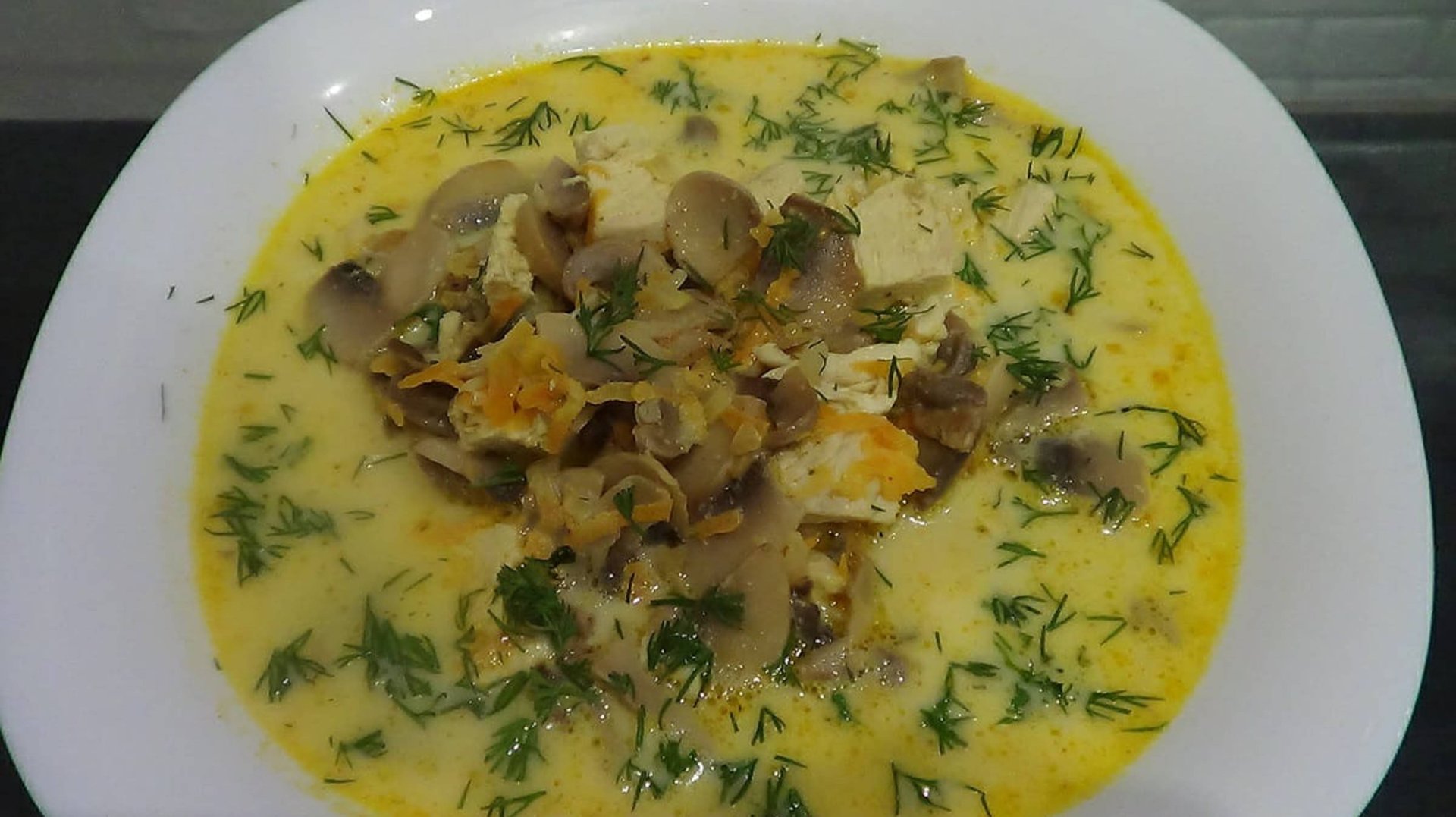 Сливочный куриный суп с шампиньонами