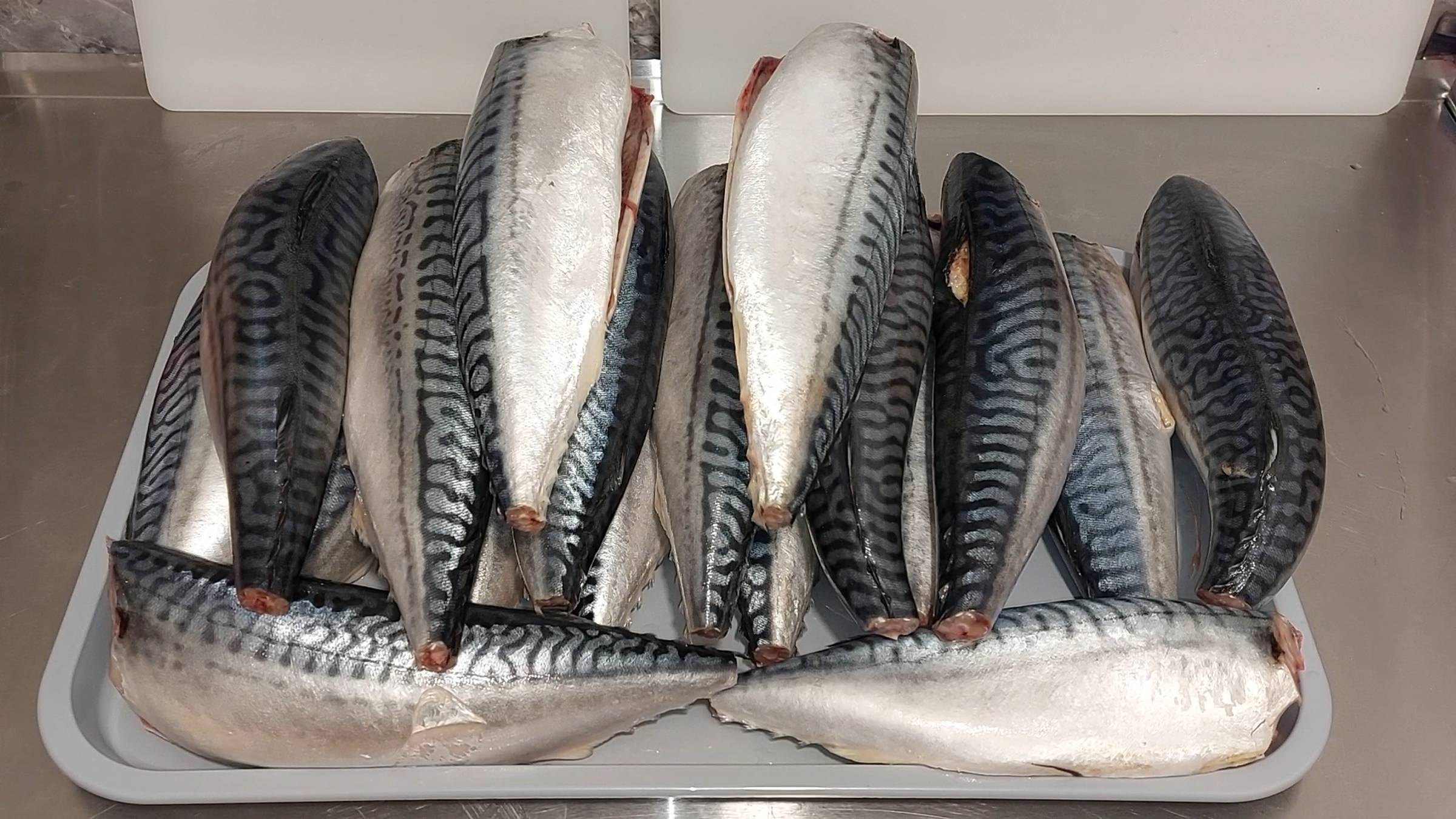 Самые вкусные консервы! Скумбрия в соусе с овощами. Подробный рецепт.