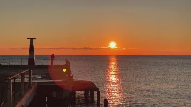 Новый год в Крыму 2025. Алушта в предновогодние праздники. Восход из моря. Вечерняя набережная.