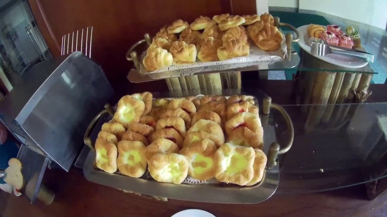 завтрак в отеле Baumanburi _ Таиланд _Пхукет_ Патонг