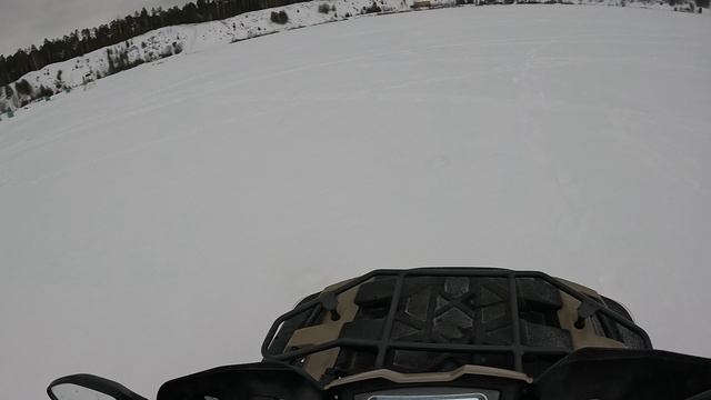 Дрифт на квадроцикле, на озере. И чуть собаку не задовил.