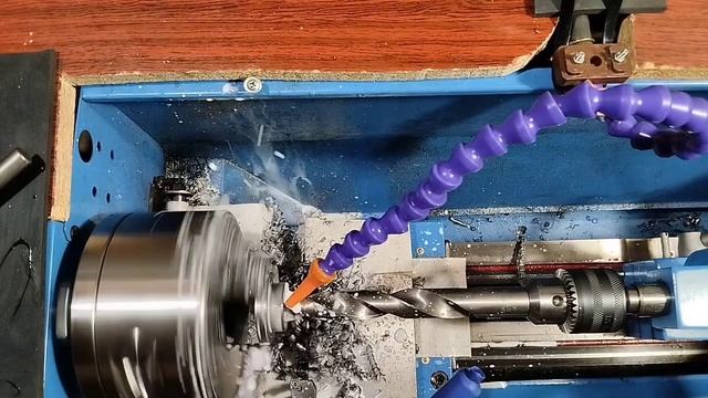 Wm210f400 Сверление сверлом на 20мм с СОЖ