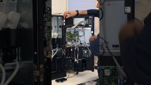 Установка ридера банковских карт PAX / Inpass D200 на кофемашину Unicum Nero.