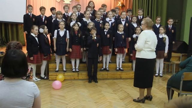 Евгений Колдин и хор младших классов с песней  "По секрету всему свету"