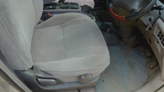 Тойота Эстима II. Демонтирую водительское кресло. Борьба со _сверчком_.30.09.2020