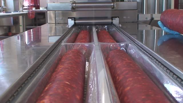 Термоформер Colimatic THERA 650 для упаковки салями