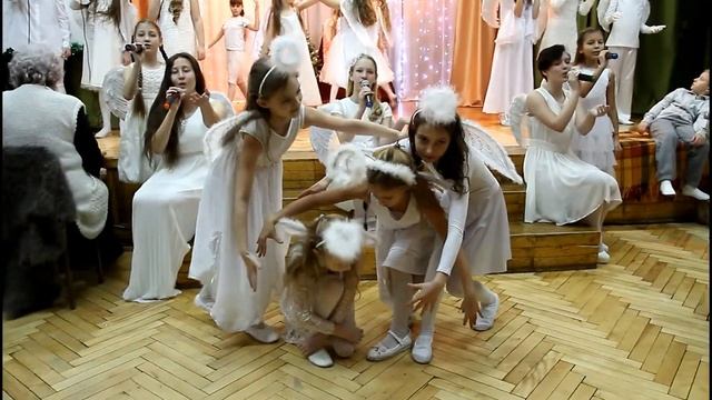 Шоу-группа "Маэстрик" с песней "Белые ангелы"