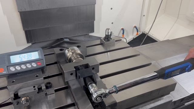 Замер силы зажатия на механических тисках ТМК (160 Нм - 5400 кг)