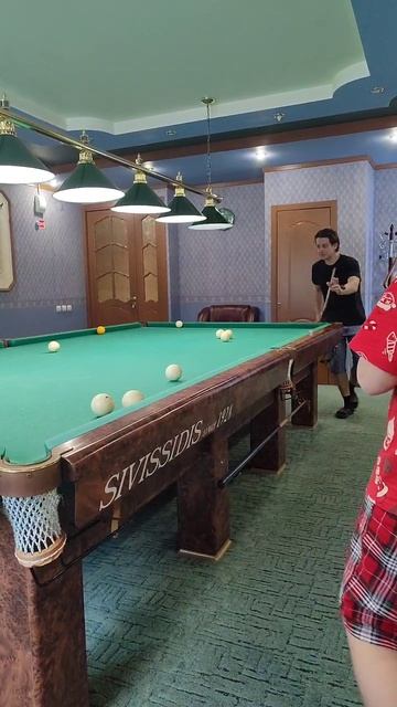 2025.01.18 Максим и Вова на биллиарде.