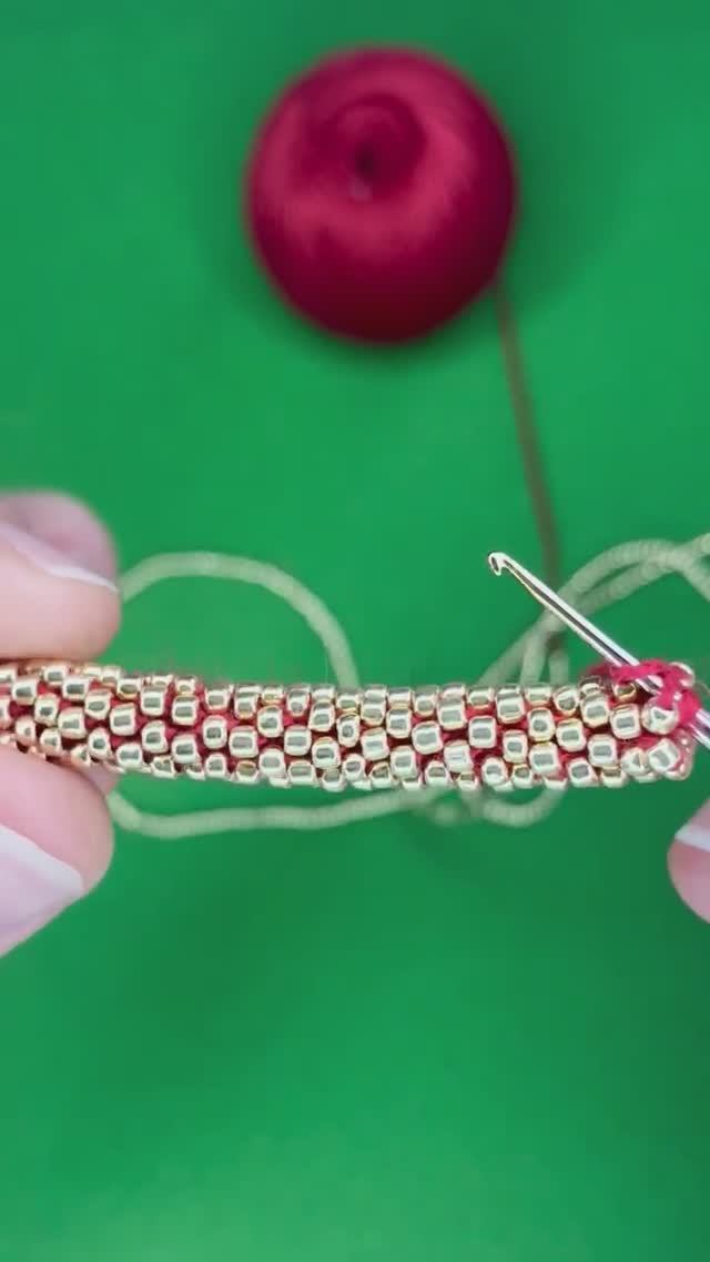 ЖГУТ ИЗ БИСЕРА КРЮЧКОМ.