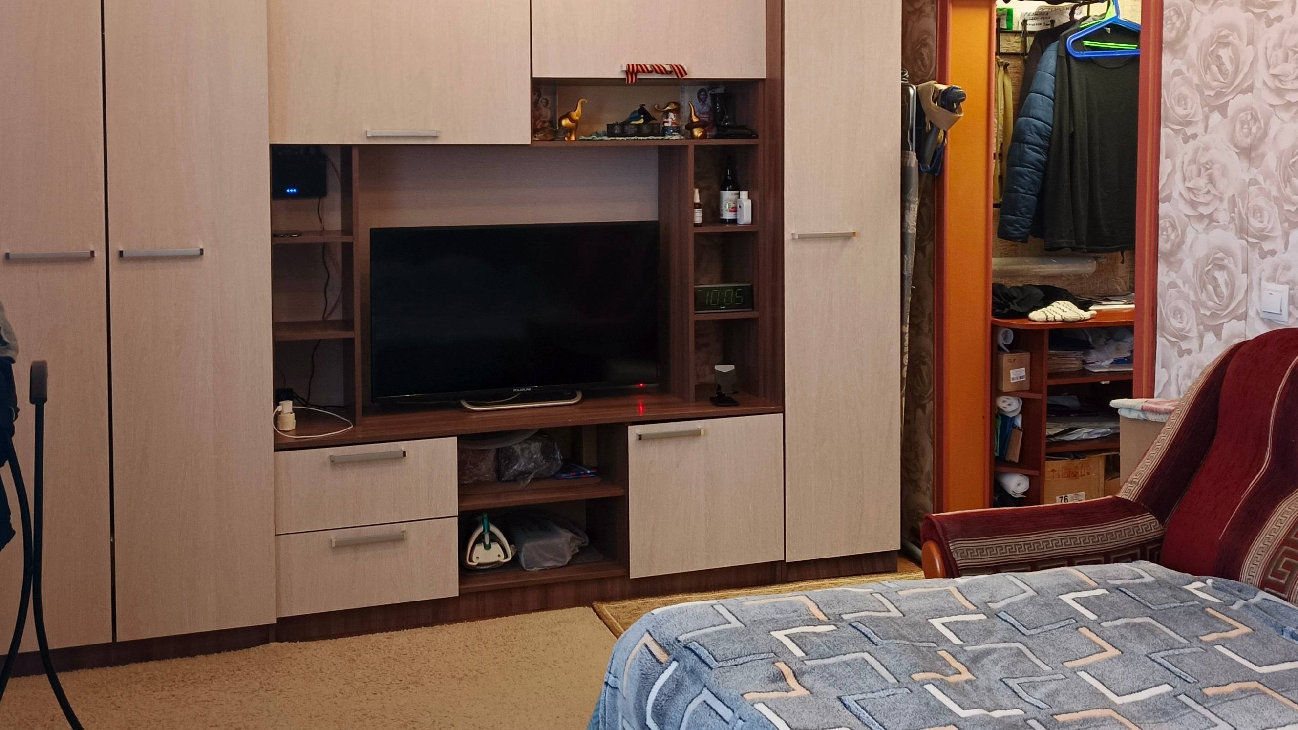 Квартира расположена в трехэтажном кирпичном доме