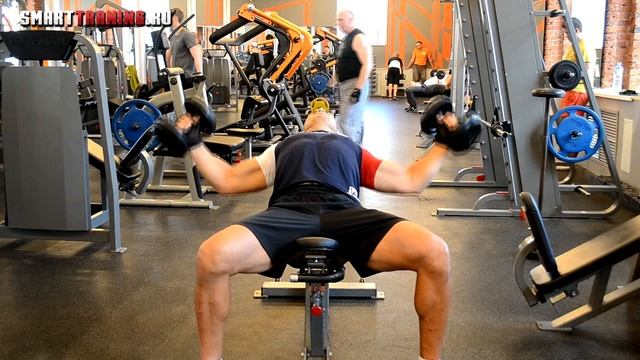 Разведение гантелей лежа на наклонной скамье | Грудь.