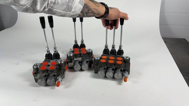 Обзор гидрораспределителей правостороннего, а также с дюймовой и метрической резьбой.