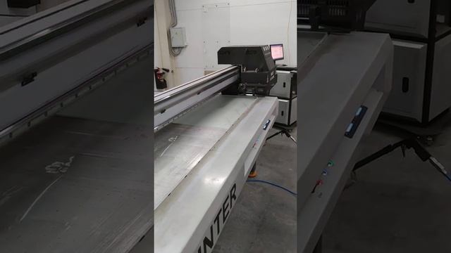 Нанесение шелгографии на сатинированное стекло