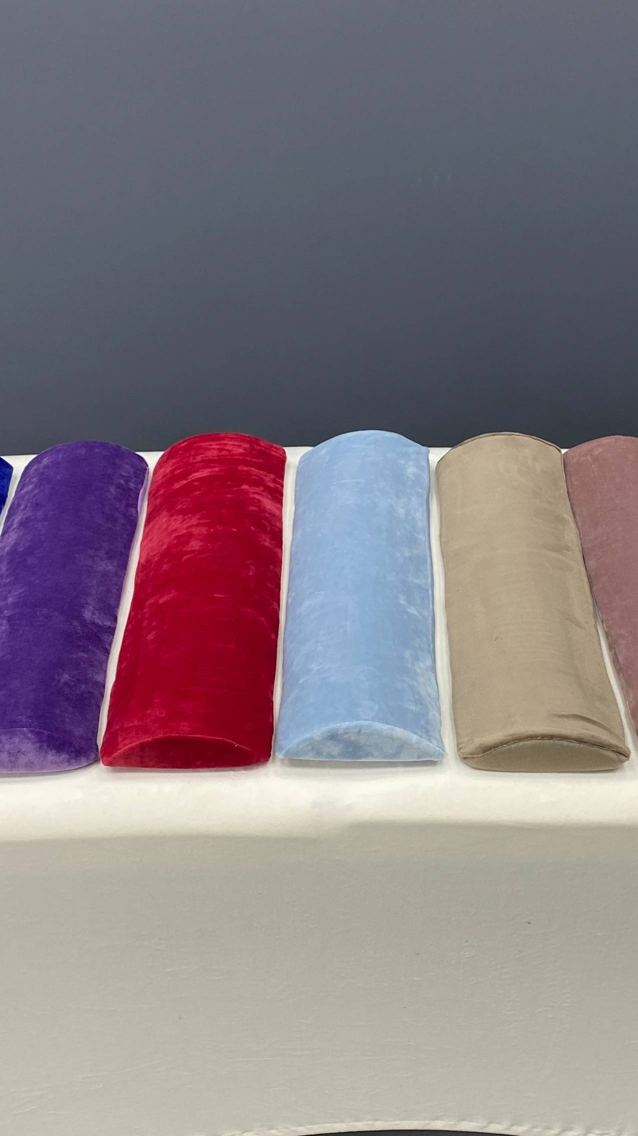 Полувалик универсальный с эффектом памяти
Подушка под спину