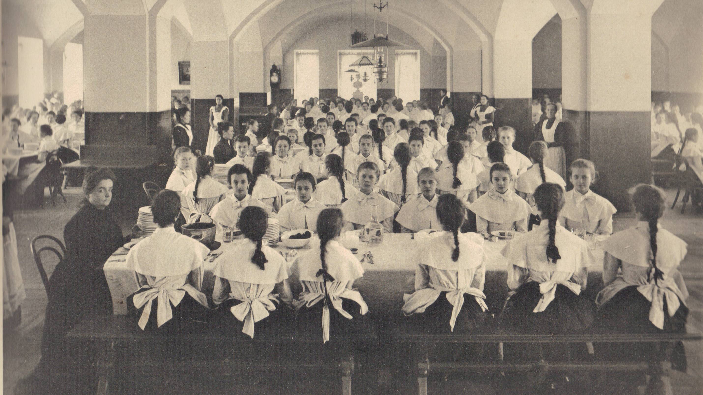 Московское училище ордена св. Екатерины (Институт благородных девиц). Альбомы фототипий