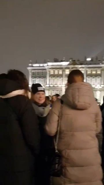 "Пусть говорят". Уличные музыканты на Дворцовой.