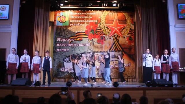 Шоу-группа "Маэстрик" с песней "Дети войны" 2017 г.