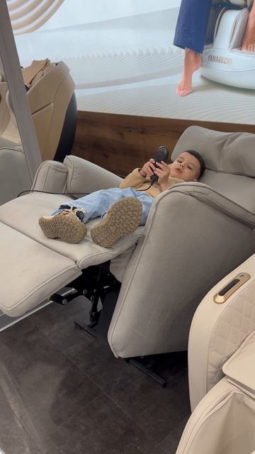 Тестирую массажное кресло 🤪🥸