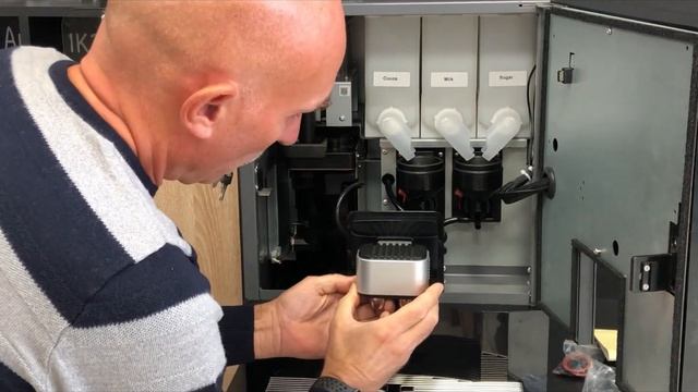 Кофейный автомат Jetinno JLTTN-ES4C-10A – знакомство и общее впечатление.