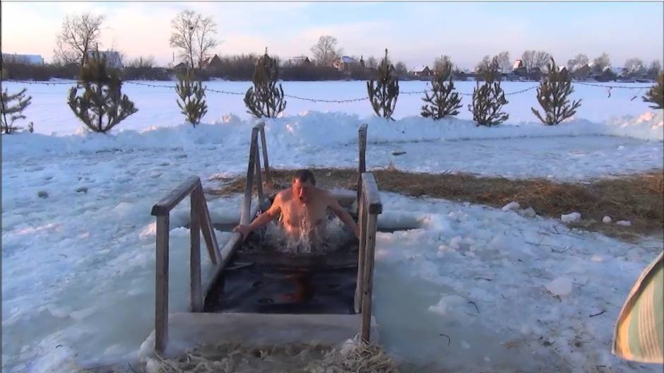 Моржевание в 70 #моржевание #прорубь #здоровье #крещение